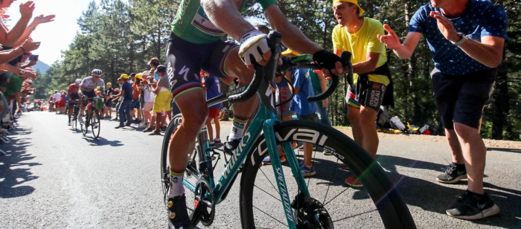 Essential Tips on Riding in the Wind - We Love Cycling magazine